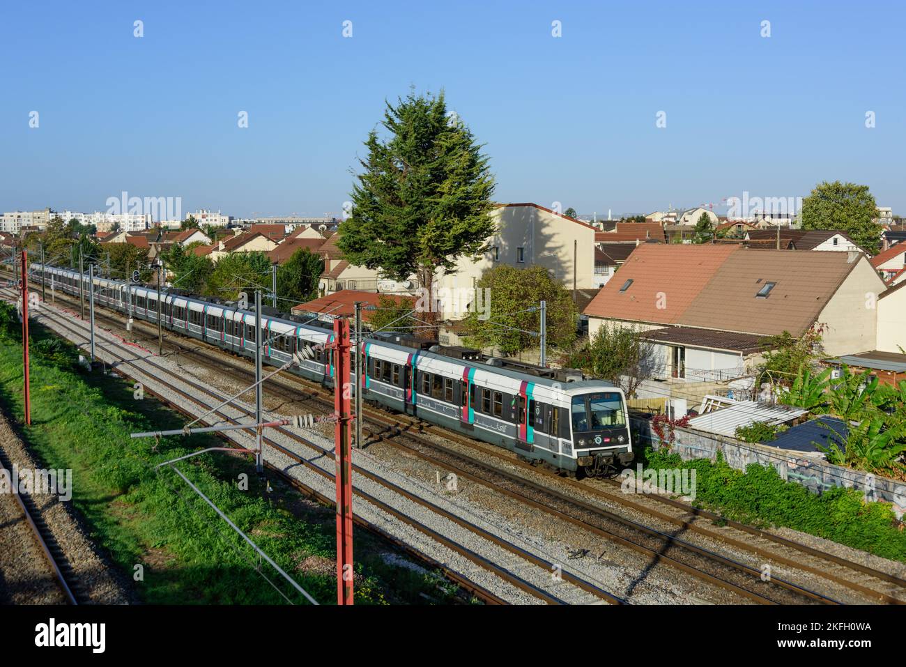 Paris, RER B Drancy, Flughafenbahn // Paris, RER B Drancy, Airport ...
