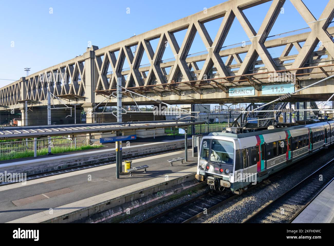 Paris, RER B Drancy, Flughafenbahn // Paris, RER B Drancy, Airport ...