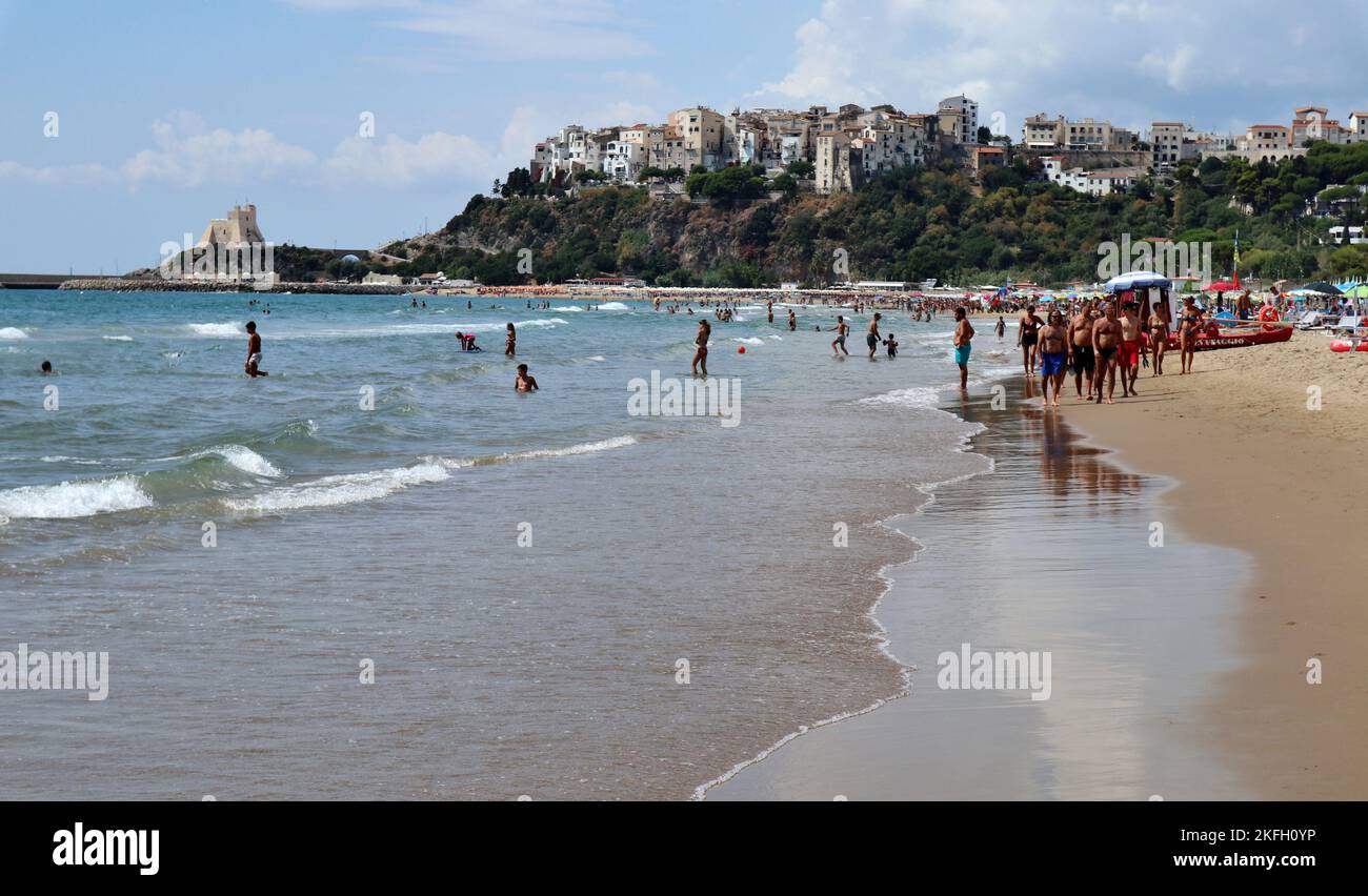 Spiaggia di sabbia spiaggia di sperlonga hi-res stock photography and ...