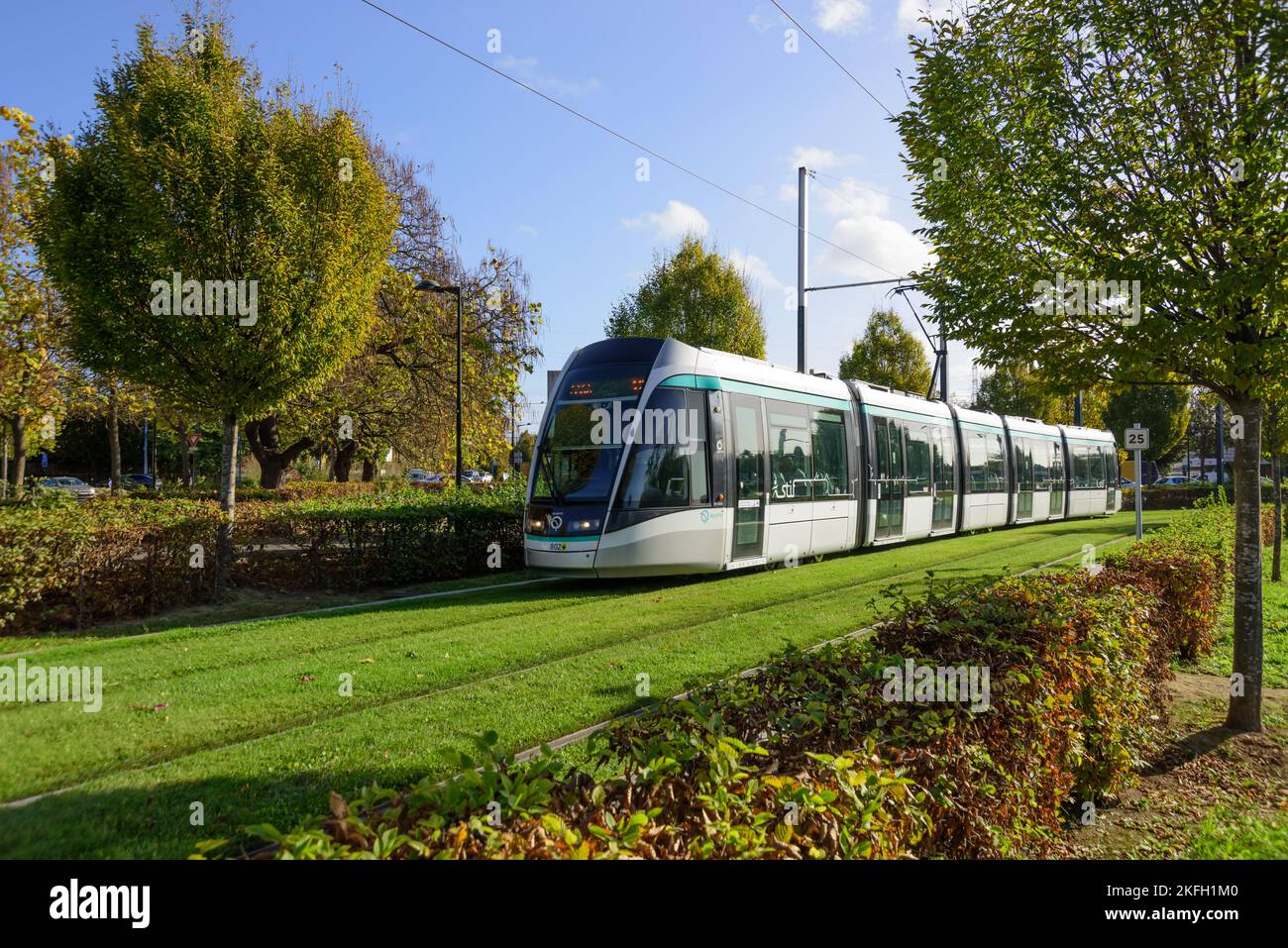 Paris, Straßenbahn T8, Pablo Neruda // Paris, Tramway Line T8, Pablo ...