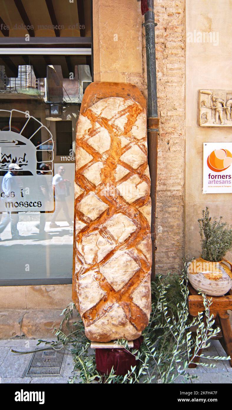 Giant loaf of bread hi-res stock photography and images - Alamy