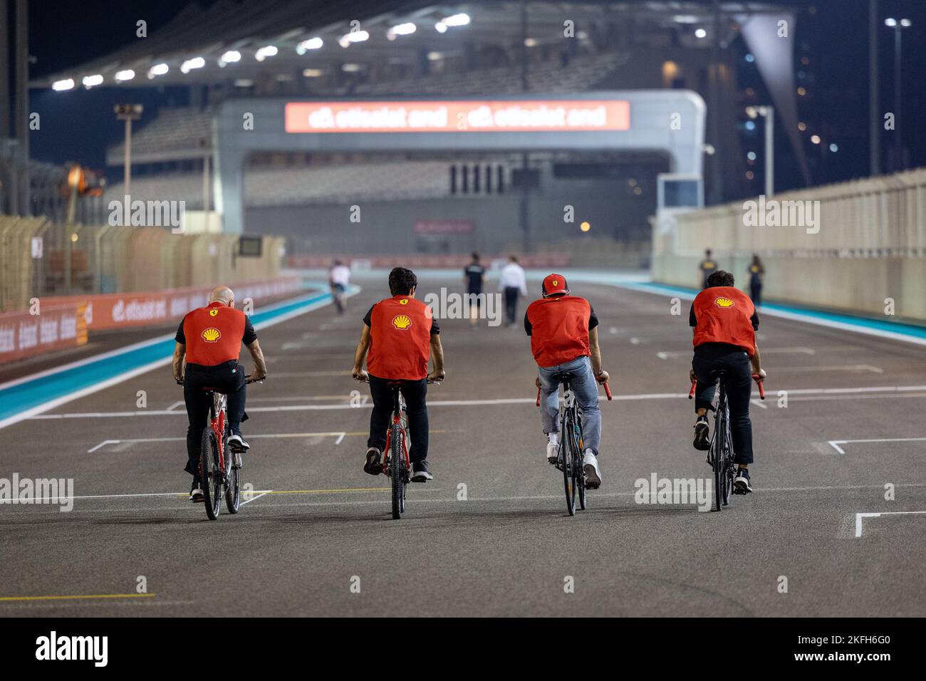 Ferrari drivers recognize the track on cycles hi-res stock photography ...