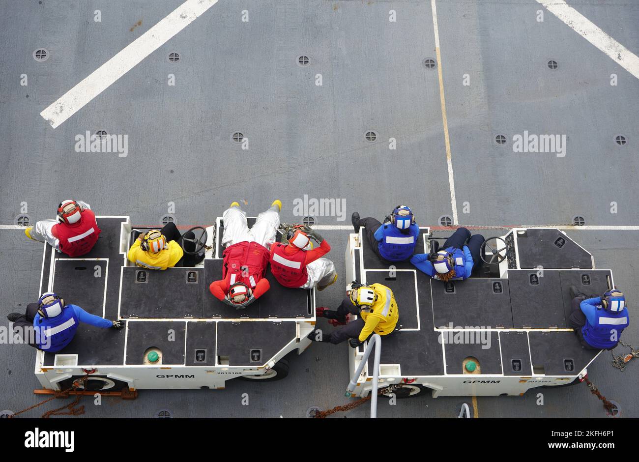 The flight deck crew of the USS Mesa Verde (LPD-19) wait for inbound ...