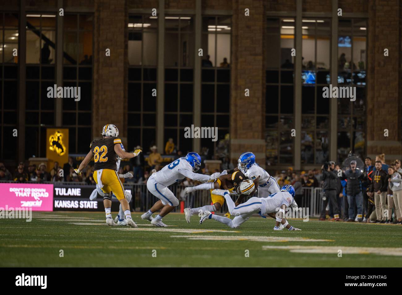 The Air Force Falcons and the Wyoming Cowboys football teams compete in ...