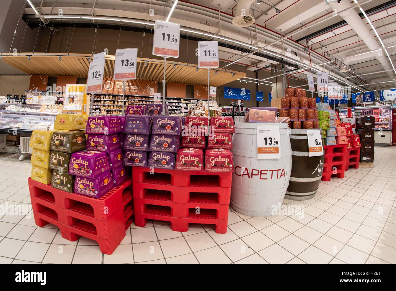 Grocery pallets hi-res stock photography and images - Alamy