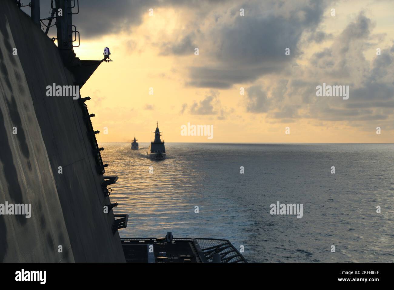 220916-O-NR876-712 ARAFURA SEA (Sept. 16, 2022) - The Independence ...