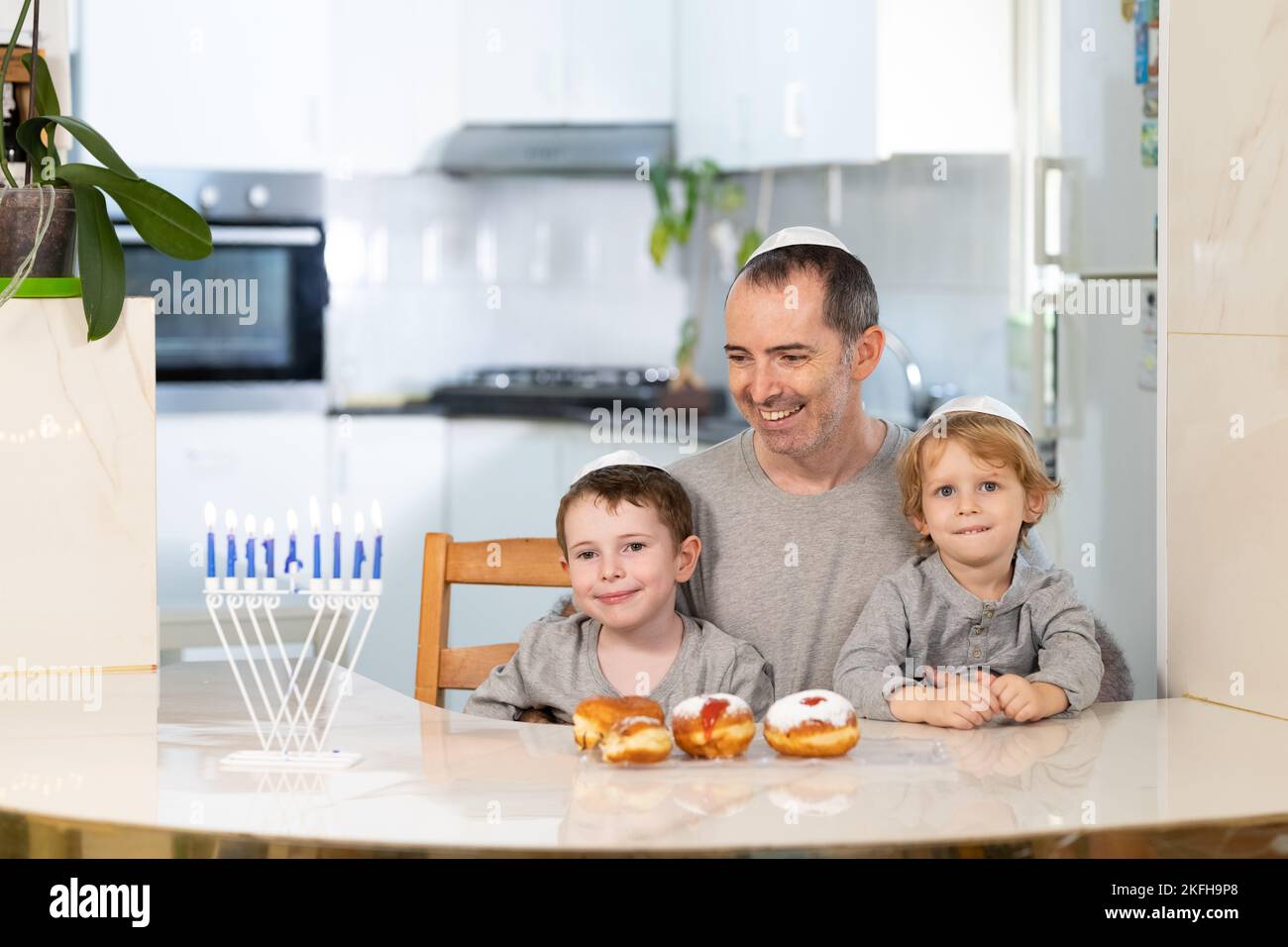 American jewish family with children hi-res stock photography and ...
