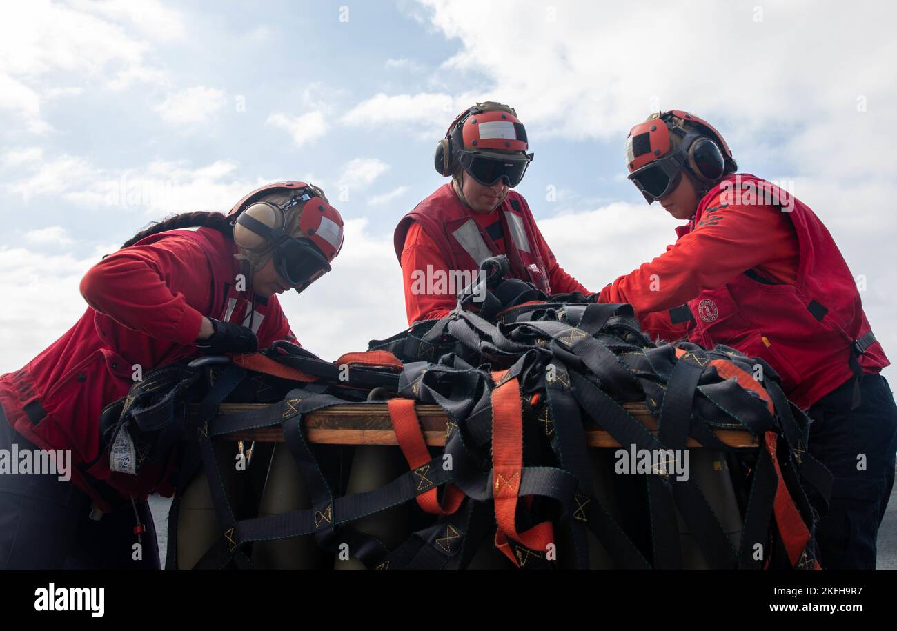 220916-N-VS068-1094 PACIFIC OCEAN (Sept. 16, 2022) – Sailors remove ...