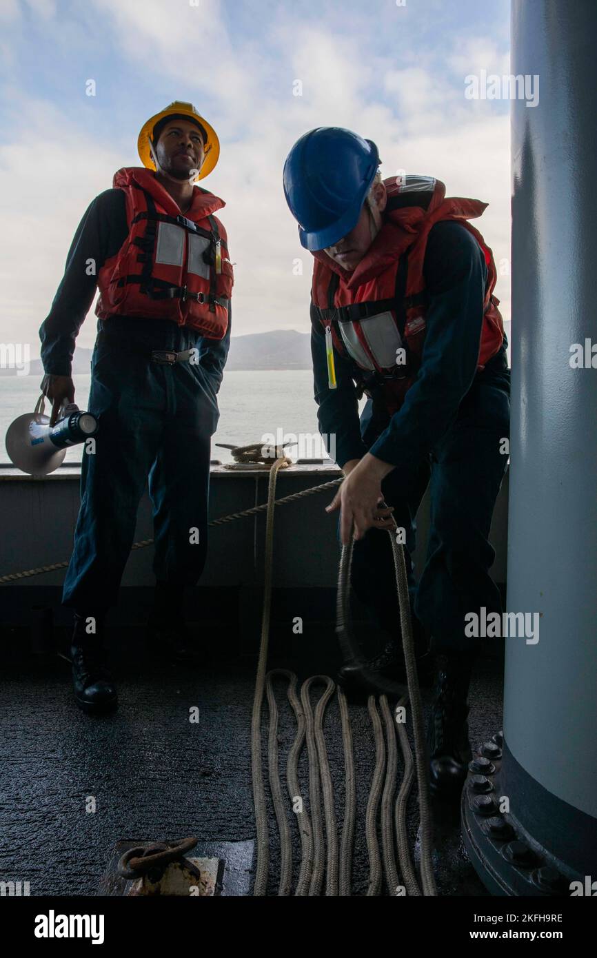 220916-N-DP708-1624 PACIFIC OCEAN (Sept. 16, 2022) –Boatswain’s Mate ...