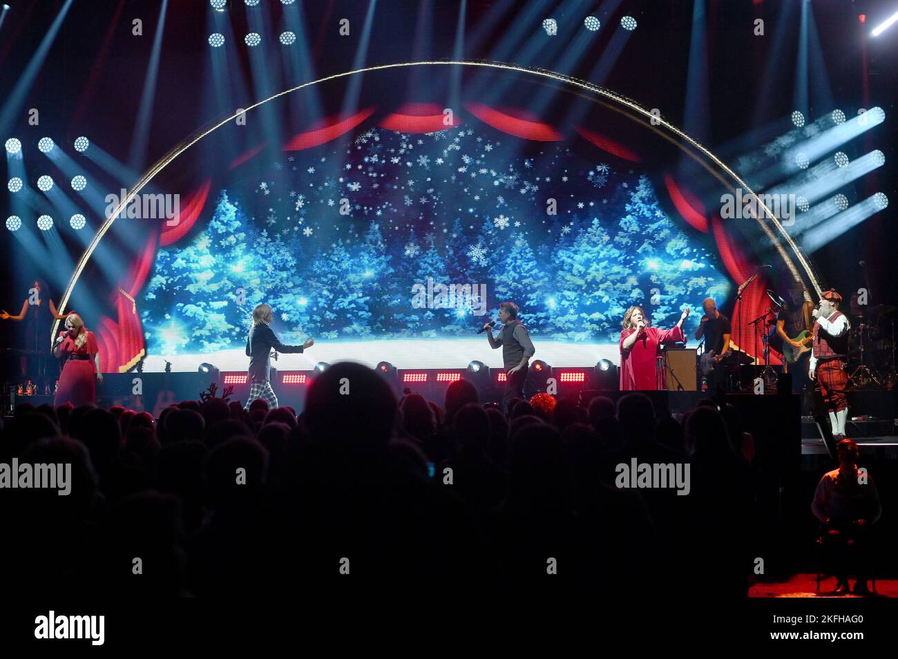 Duesseldorf, Germany. 18th Nov, 2022. Patricia (l-r), John, Jimmy ...