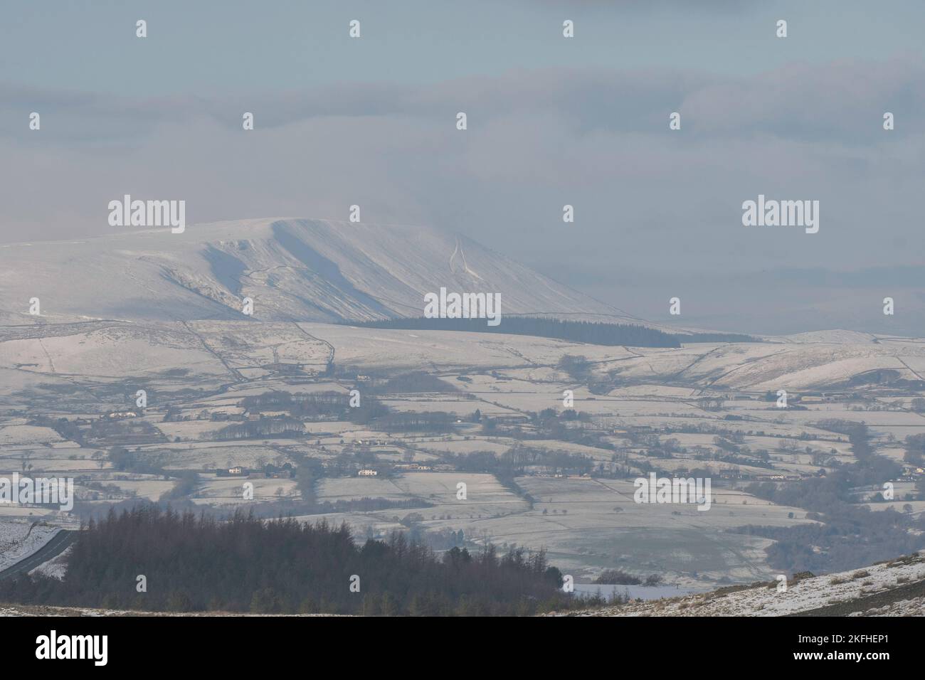 View of Pendle hill covered in snow in the winter Stock Photo - Alamy