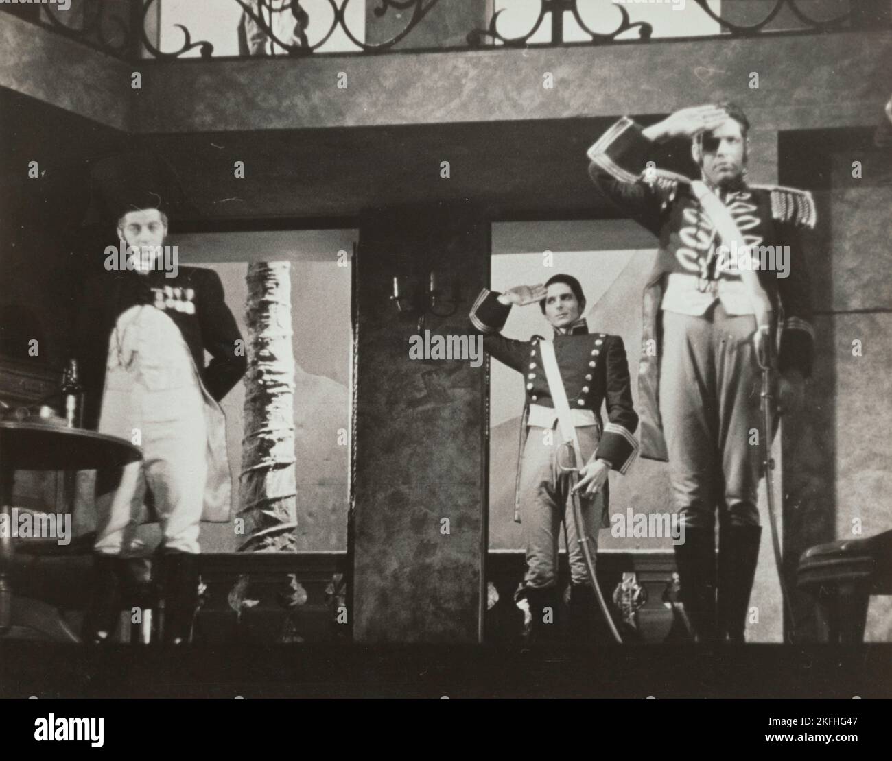 Saluting soldier 1930s hi-res stock photography and images - Alamy