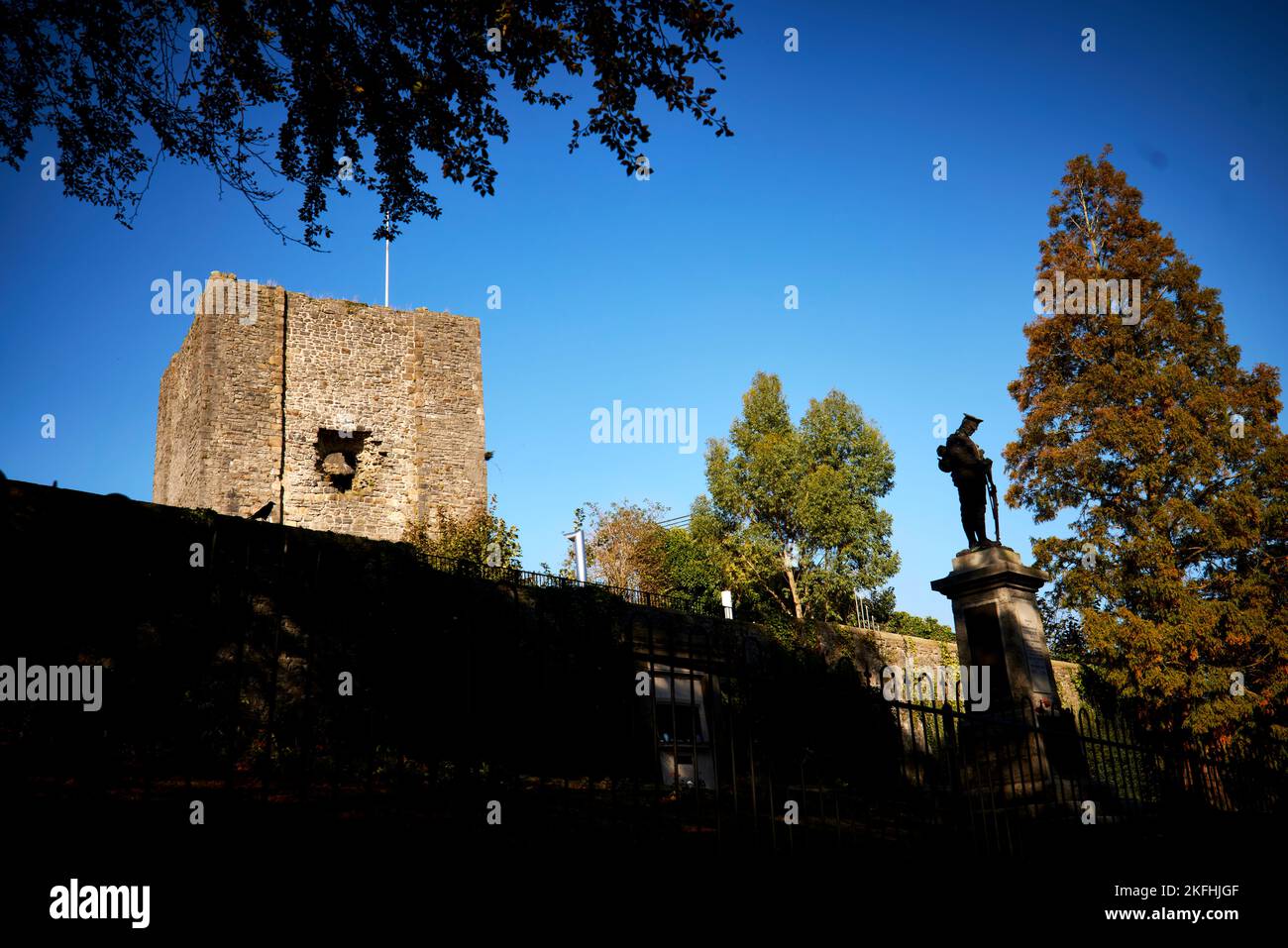 Clitheroe town Ribble Valley, Lancashire, England. castle and memorial ...