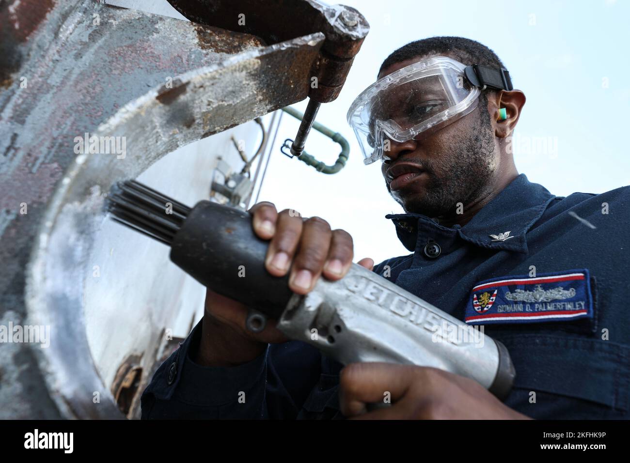 PHILIPPINE SEA (Sept. 16, 2022) – Retail Service Specialist 3rd Class ...