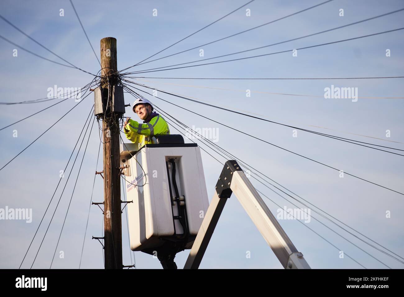Bt engineer cherry picker hi-res stock photography and images - Alamy