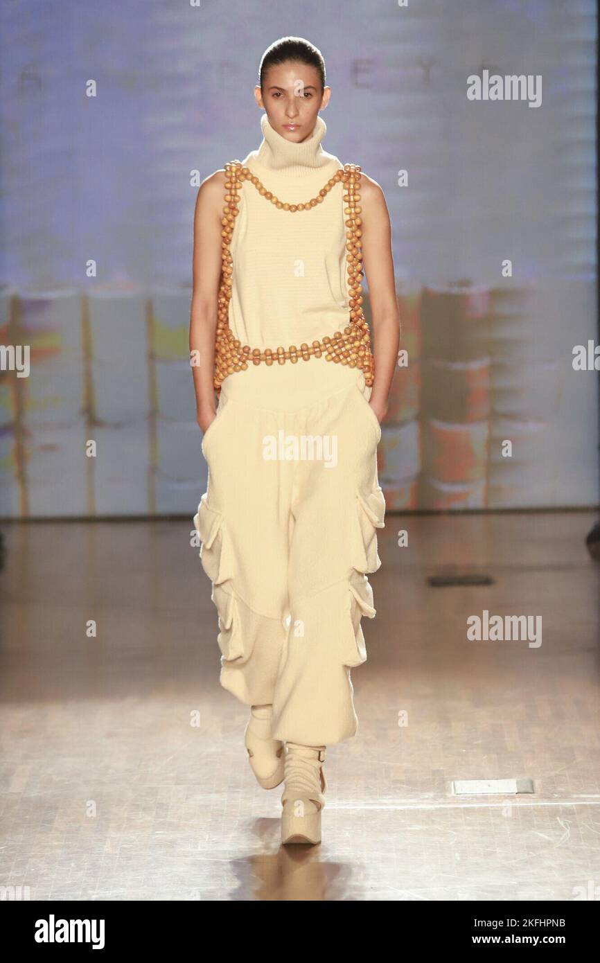 Sao Paulo, Brasil. 18th Nov, 2022. Model for A. Niemeyer brand fashion ...