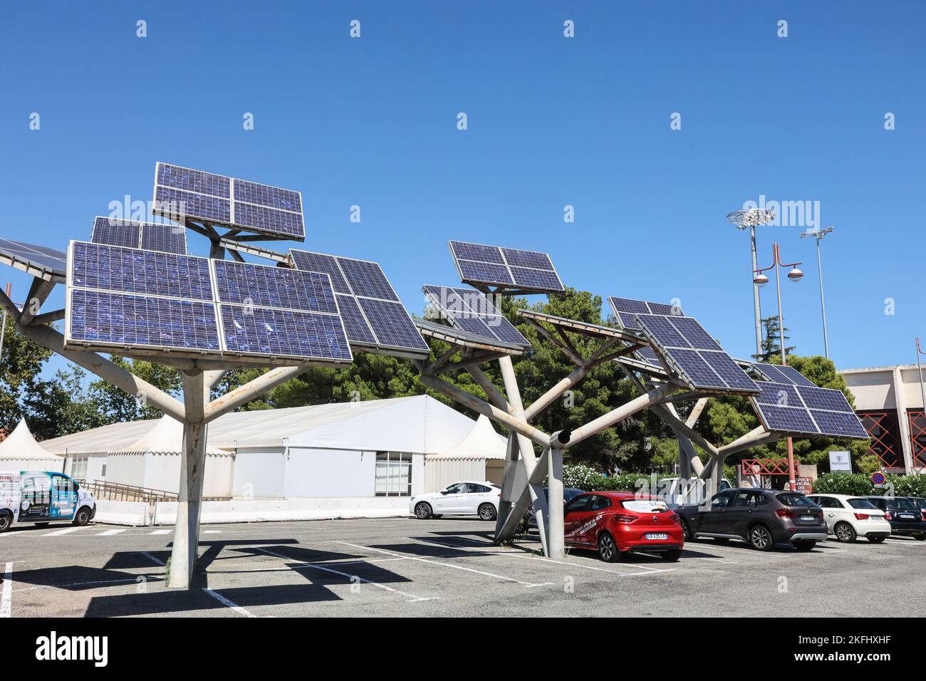 France solar panels car park hi-res stock photography and images - Alamy