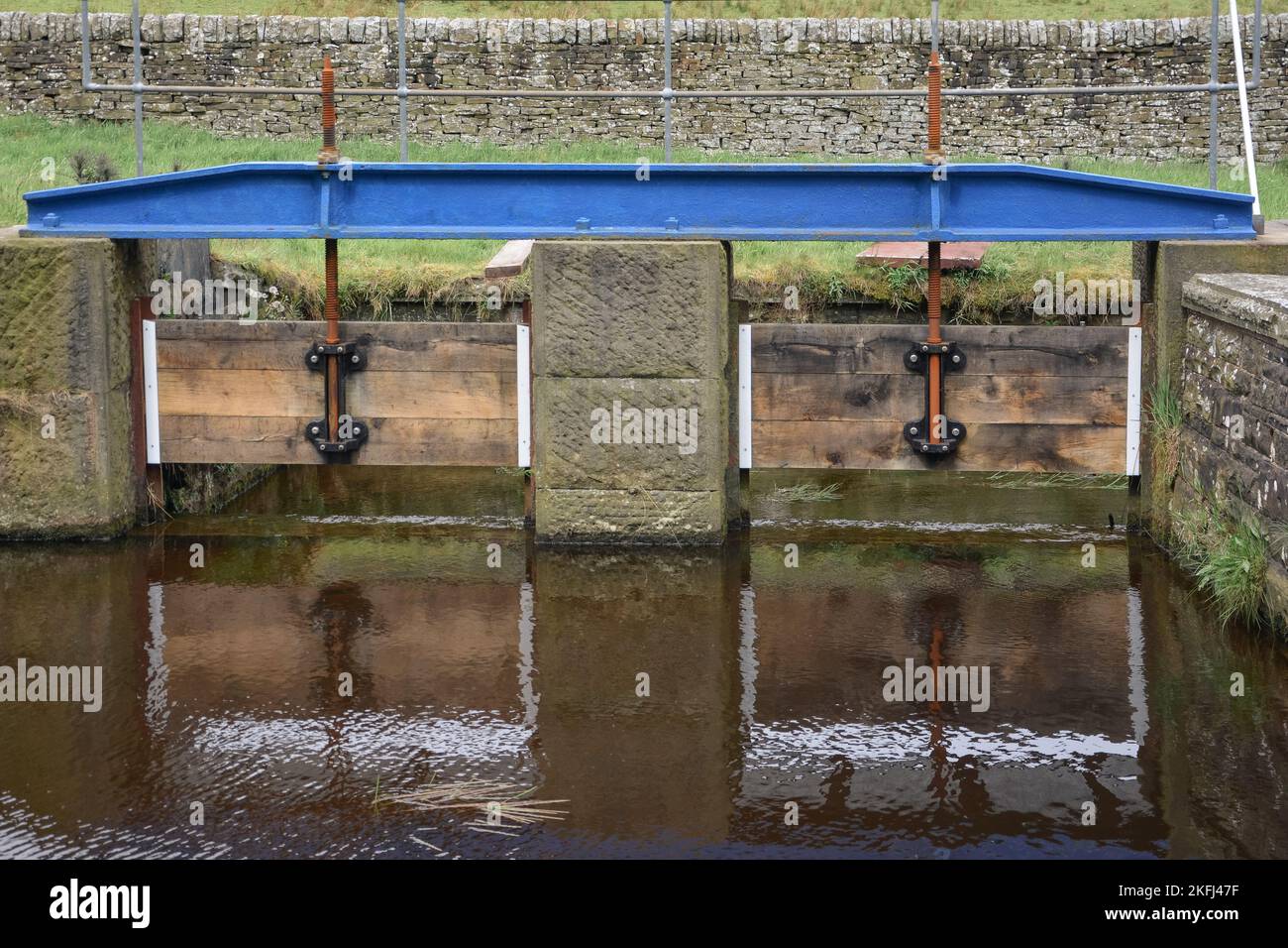 old metal and wooden sluice gates at the reservoir Stock Photo - Alamy