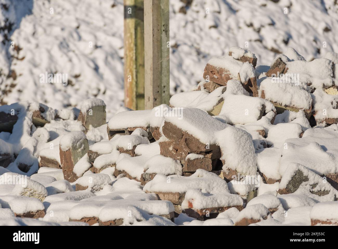 Old stone wall snow winter hi-res stock photography and images - Alamy