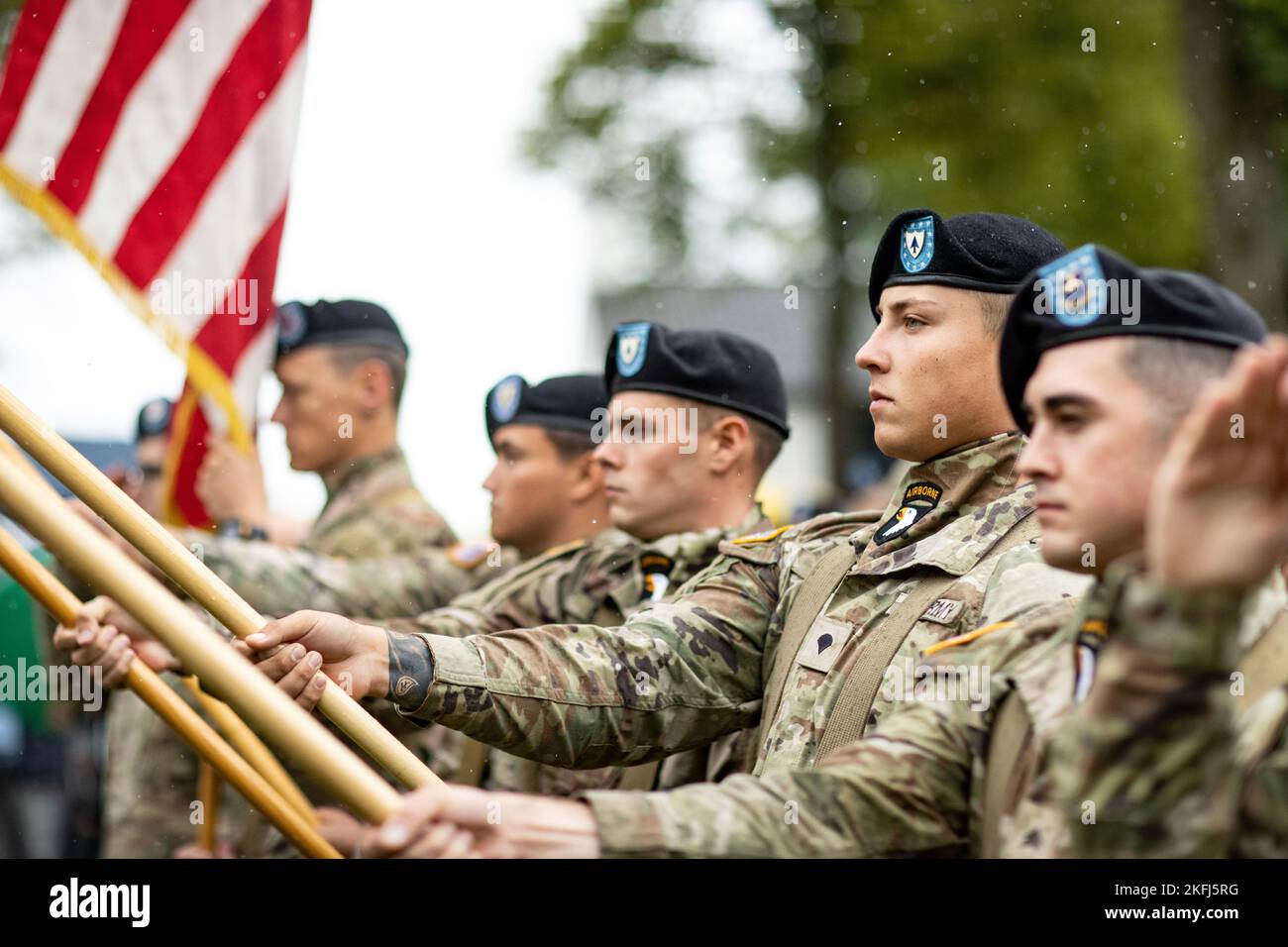 101st airborne division color guard hi-res stock photography and images ...