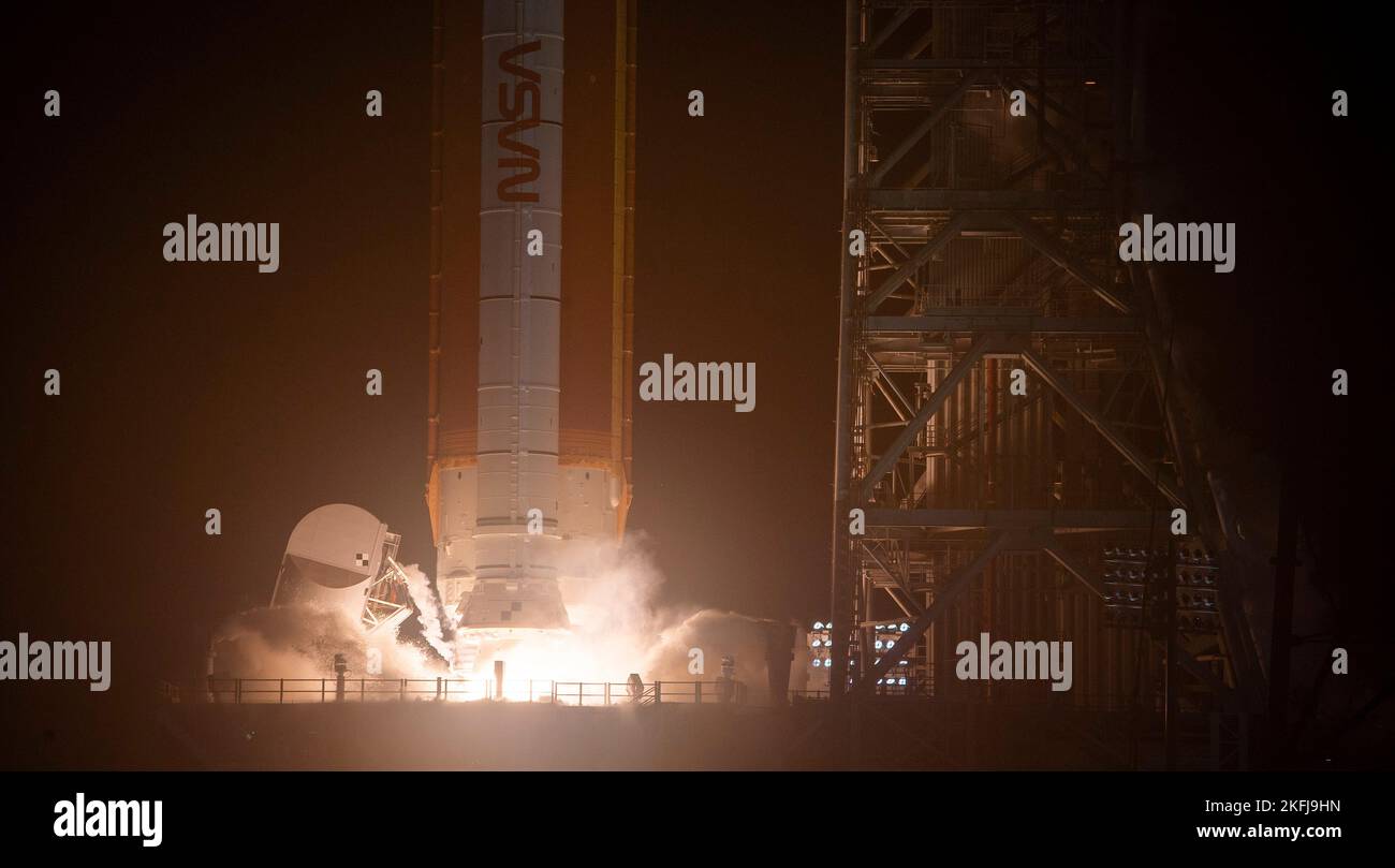 Super heavy lift launch vehicle hi-res stock photography and images - Alamy