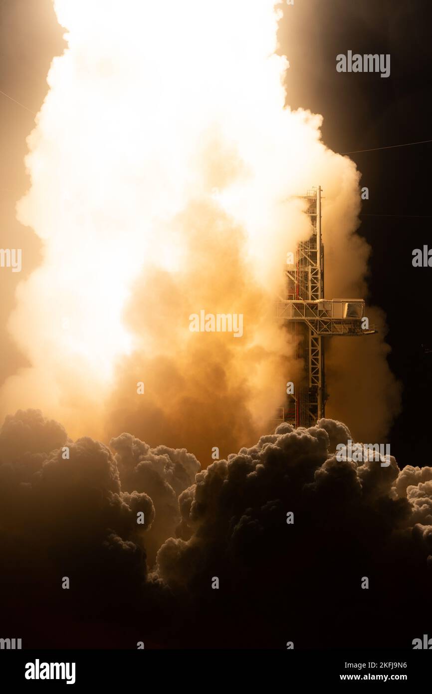 Super heavy lift launch vehicle hi-res stock photography and images - Alamy