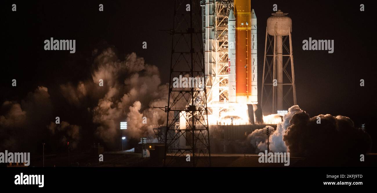 Super heavy lift launch vehicle hi-res stock photography and images - Alamy