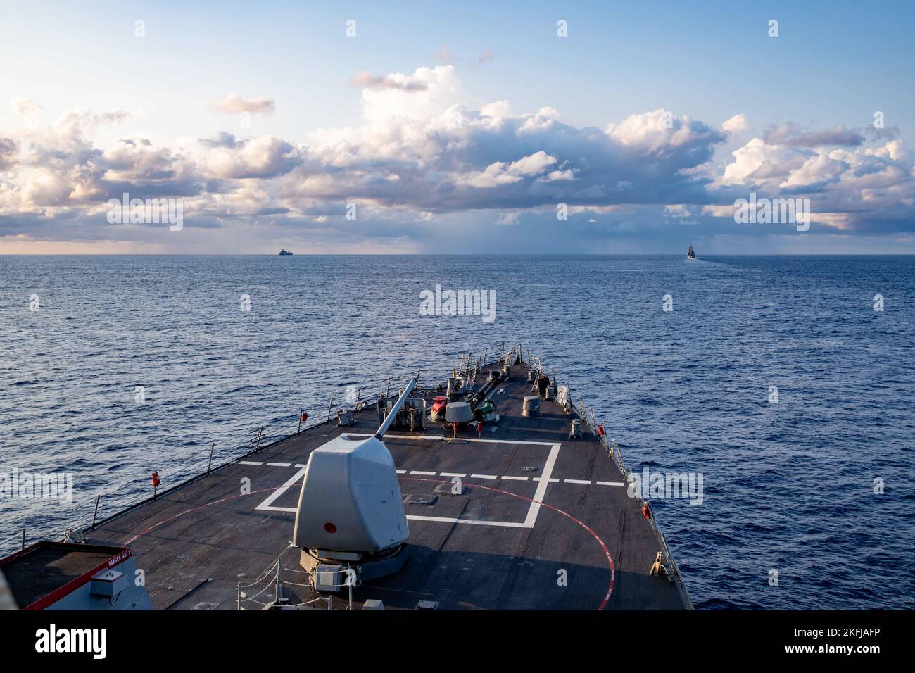 220919-N-NQ285-1077 ATLANTIC OCEAN (Sept. 19, 2022) The Arleigh Burke ...