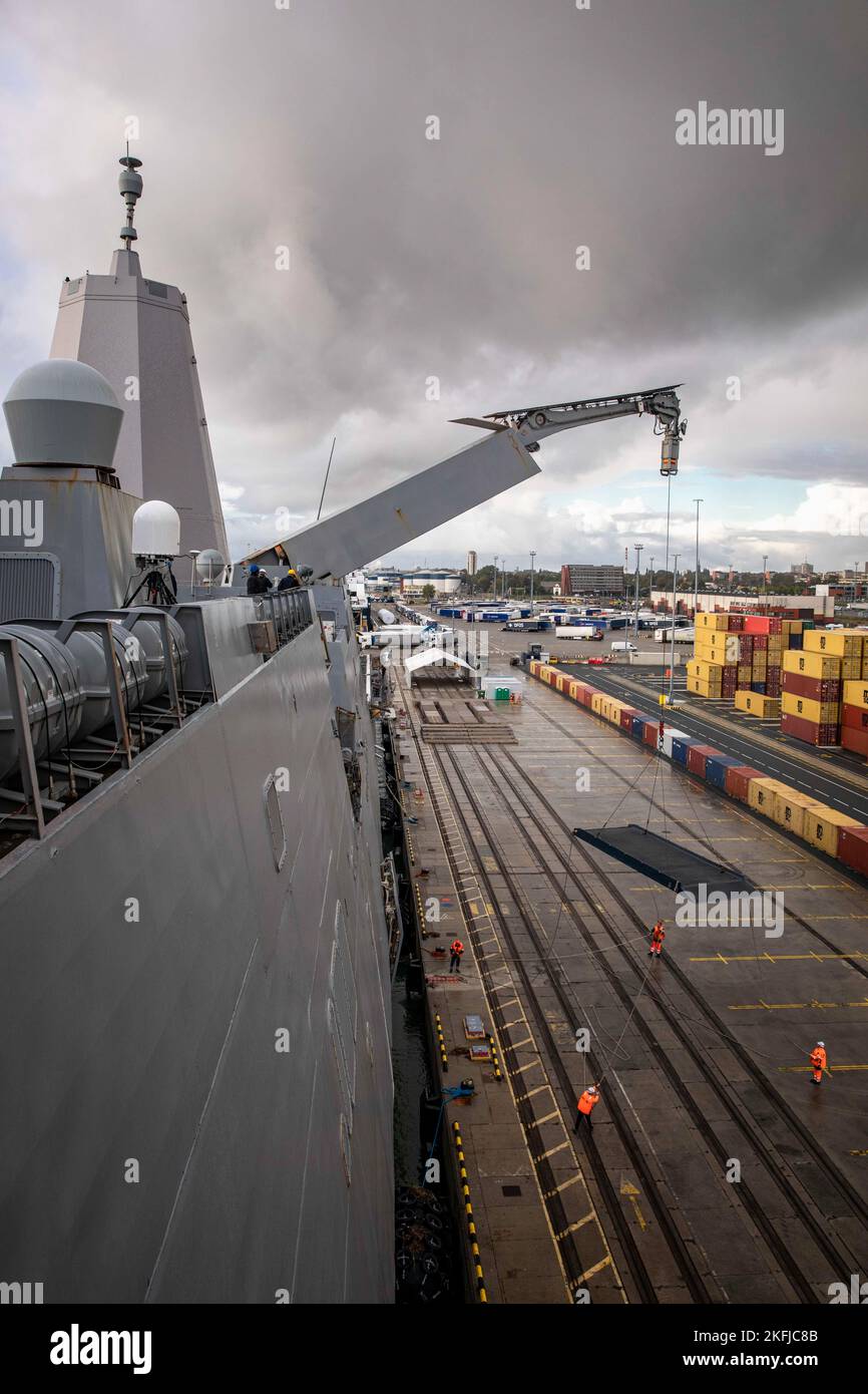 220919-N-PC065-2005 KLAIPEDA, Lithuania (Sept. 19, 2022) – Lithuanian shipyard workers stabilize ...