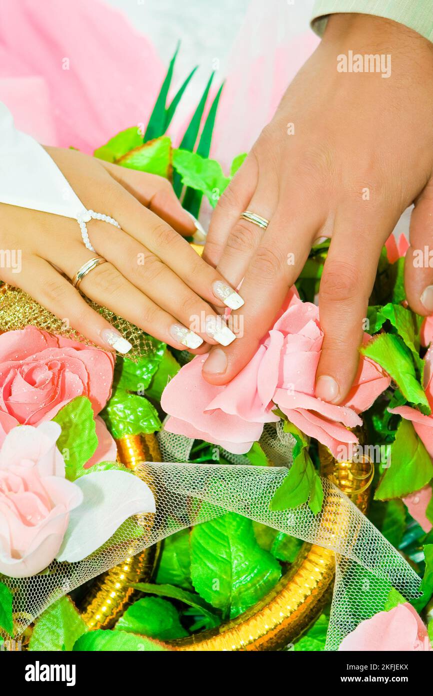 hand on wedding bouquet Stock Photo - Alamy