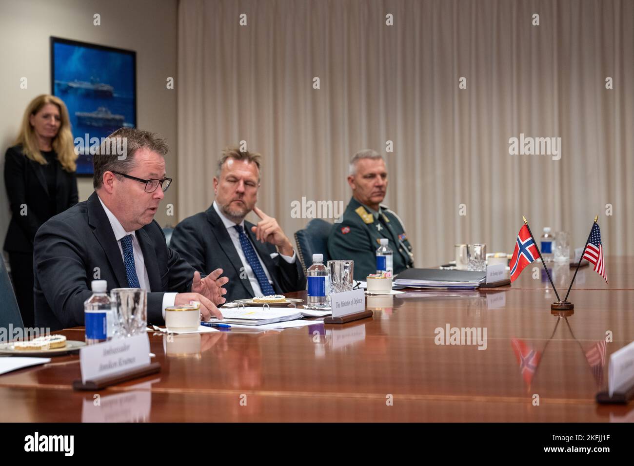 Norwegian defense minister bjorn arild gram hi-res stock photography ...