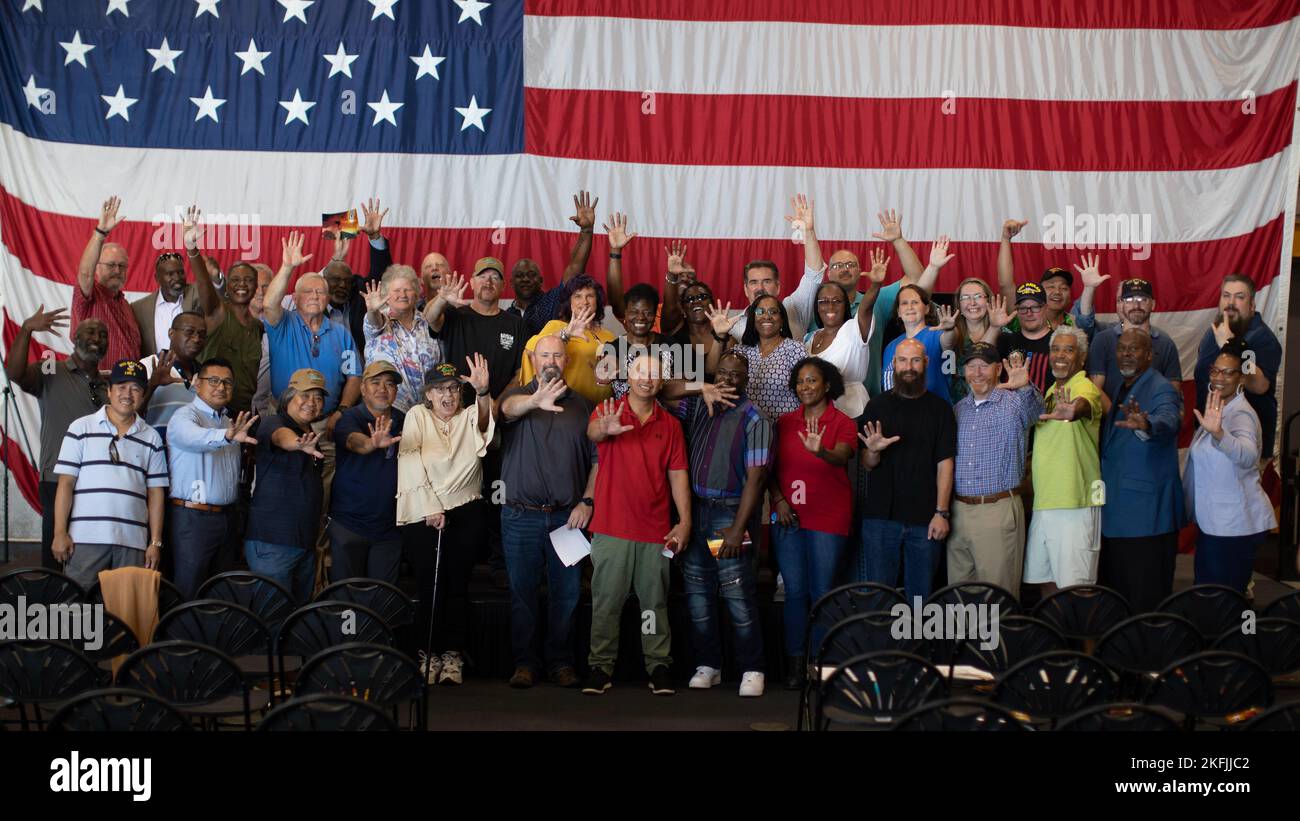 220925-N-LZ839-1269 NORFOLK, Va. (Sept. 20, 2022) Plank owners pose for ...