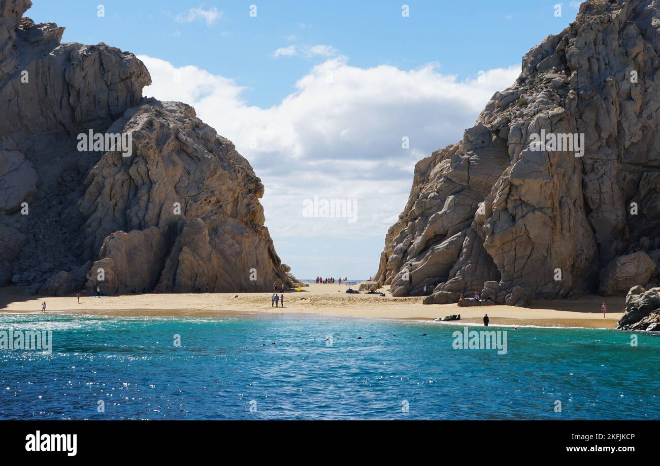 The view of Lover's Beach and the rock formation near Cabo San Lucas ...