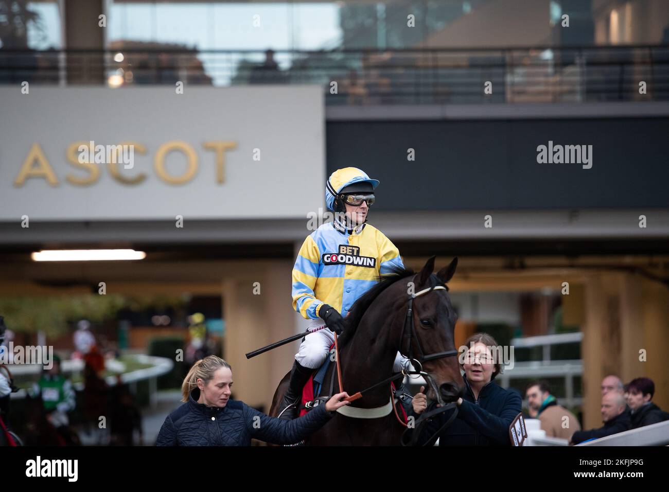 Jockey tom cannon jumps hi-res stock photography and images - Alamy