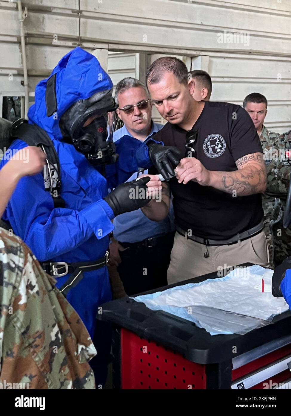 U.S. Army National Guard Sgt. 1st Class Jesse Smith, RECON NCO, with ...