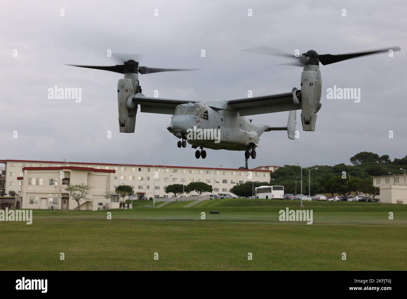 An MV-22 Osprey tiltrotor aircraft with Marine Medium Tiltrotor ...