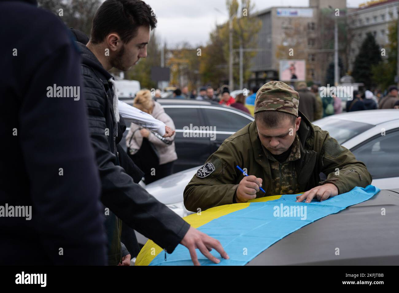 Signing the flag hi-res stock photography and images - Alamy