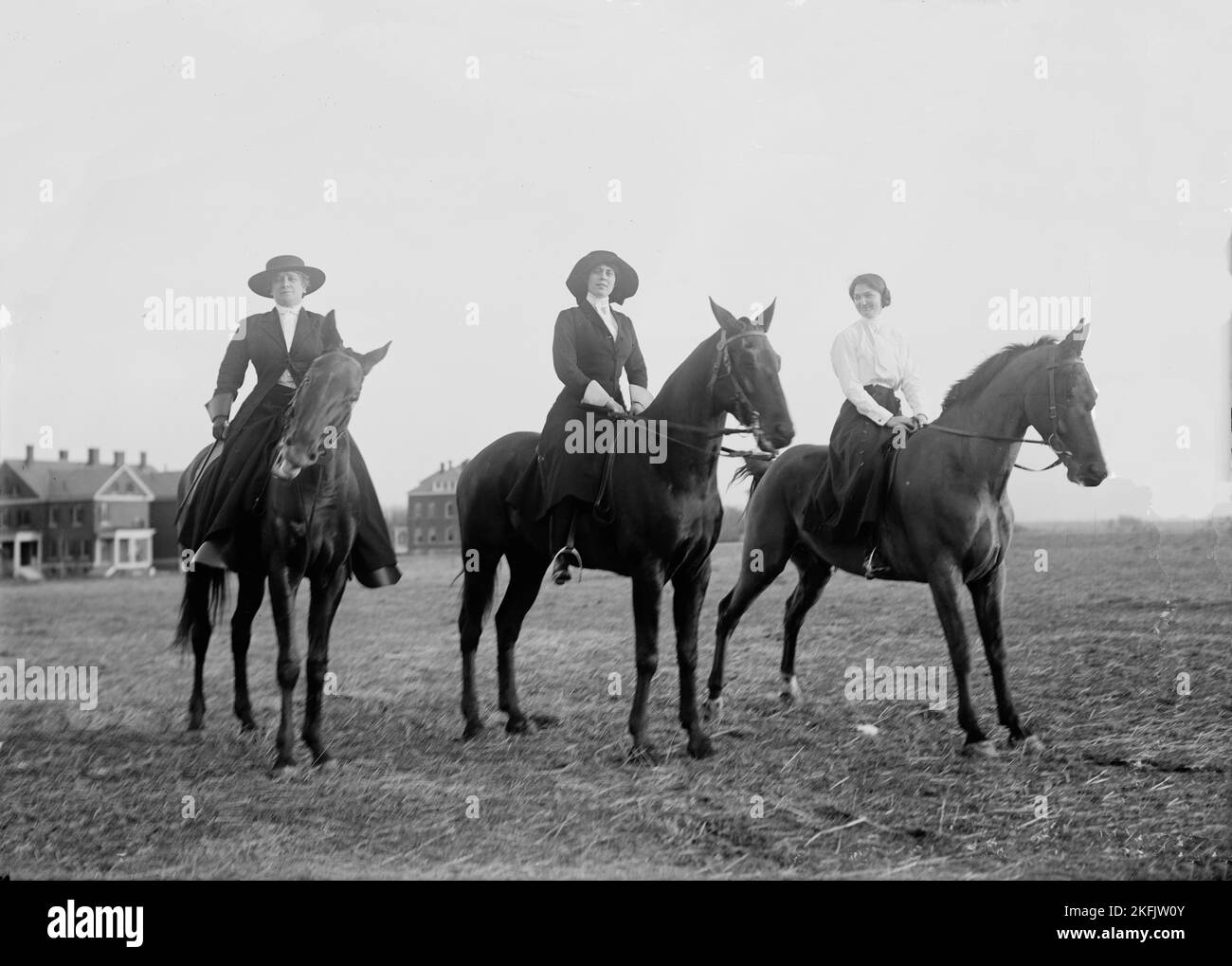 Women horseback suffrage hi-res stock photography and images - Alamy