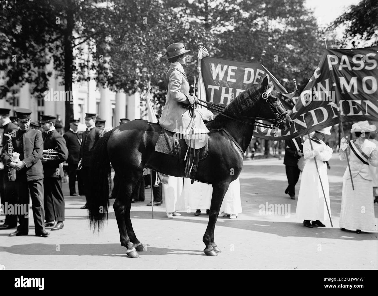 Women horseback suffrage hi-res stock photography and images - Alamy