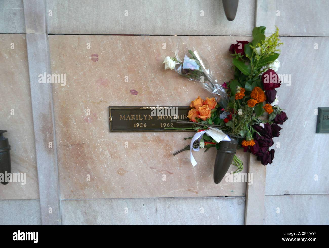 Los Angeles, California, USA 16th November 2022 Actress Marilyn Monroe's Grave in Corridor of ...