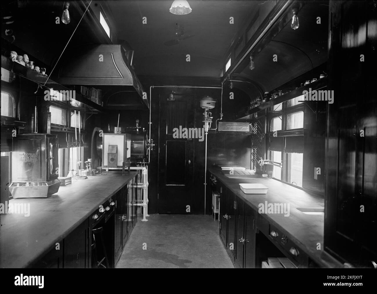 Arc american red cross hi-res stock photography and images - Alamy