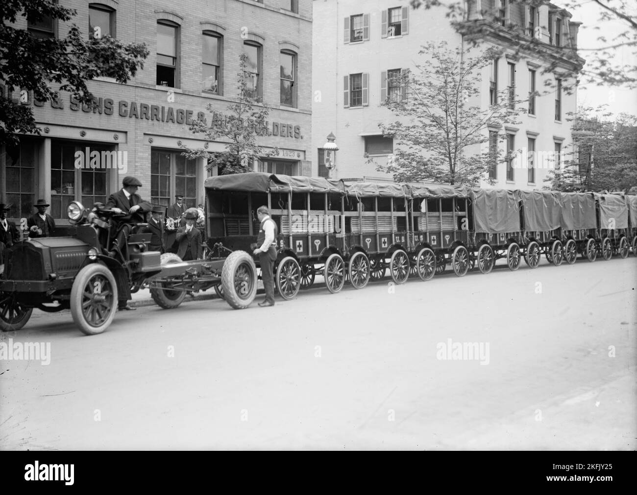 American army trucks hi-res stock photography and images - Alamy