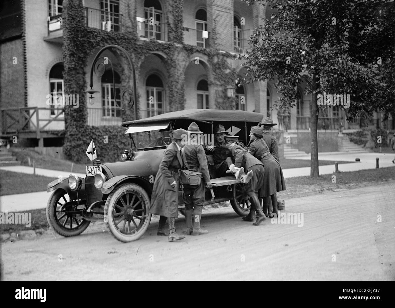 Red Cross Motor Corps - Groups, 1917 Stock Photo - Alamy