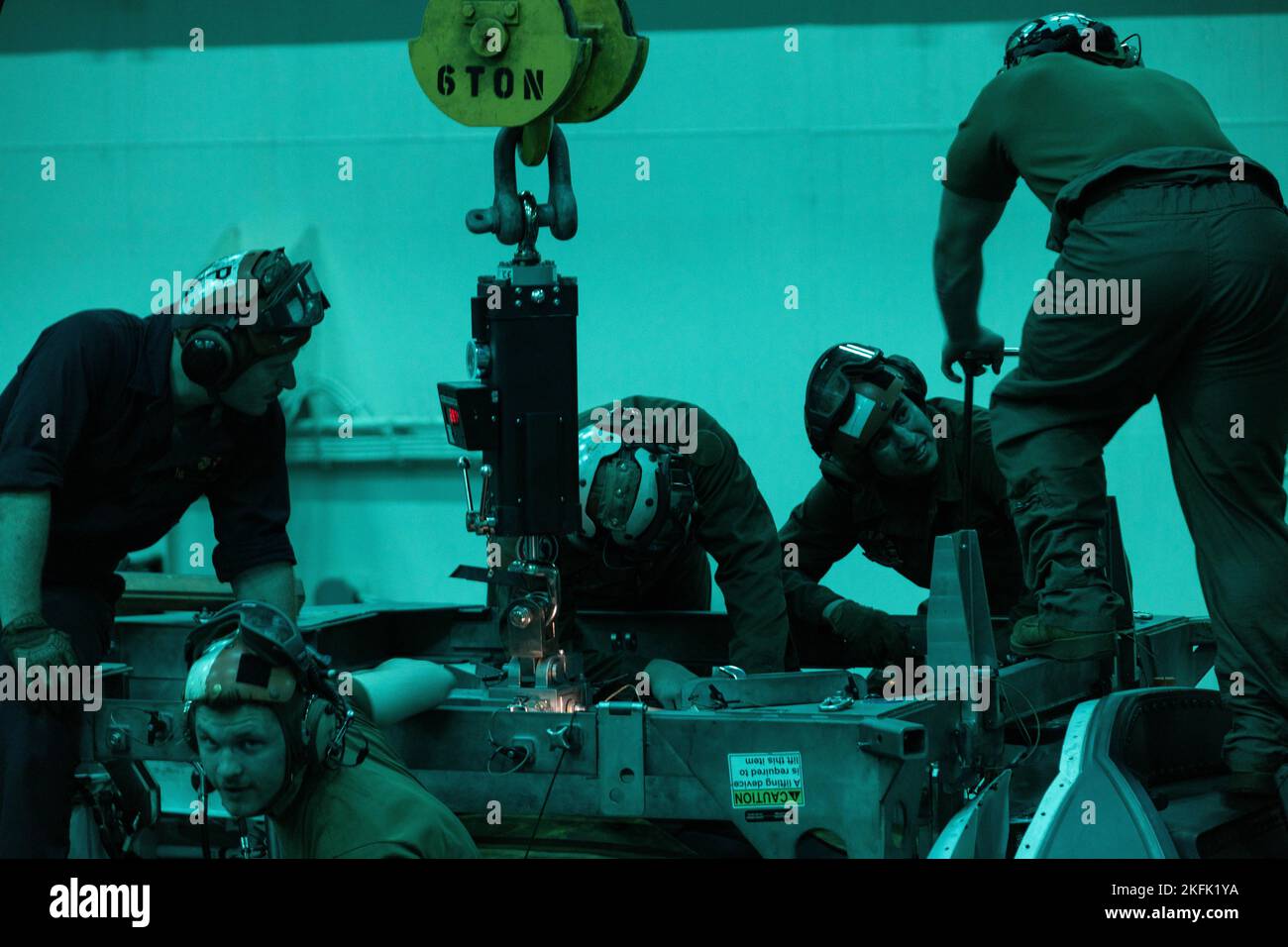 U.S. Marines with Marine Medium Tiltrotor Squadron 262 (Rein.), 31st ...