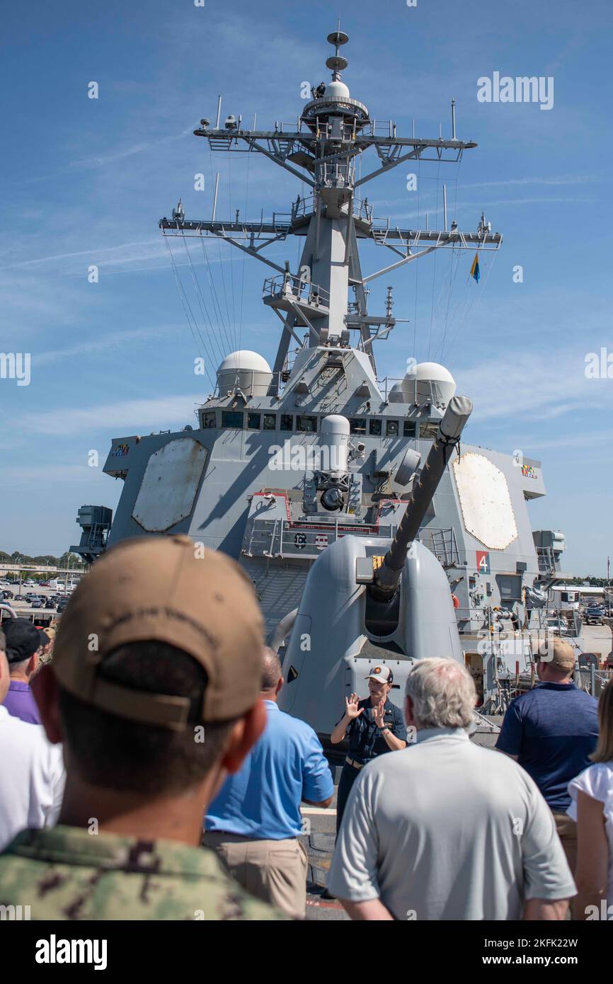 NORFOLK, Va. (Sept. 21, 2022) – Navy Reserve Sailors and their ...