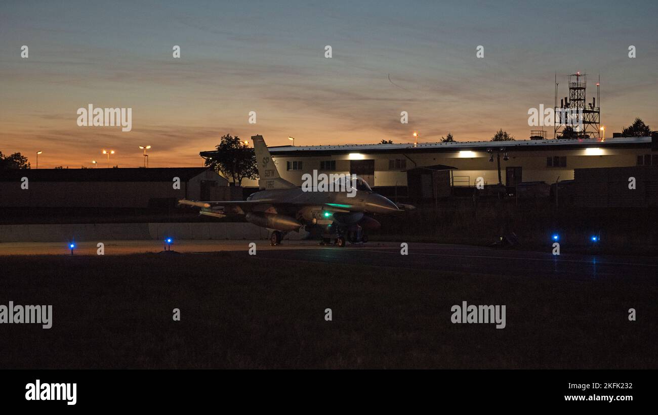 A U.S. Air Force F-16 Fighting Falcon assigned to the 480th Fighter ...