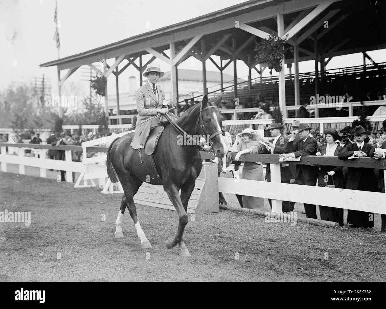 Morton, Miss Helen - Horse Show, 1914 Stock Photo - Alamy