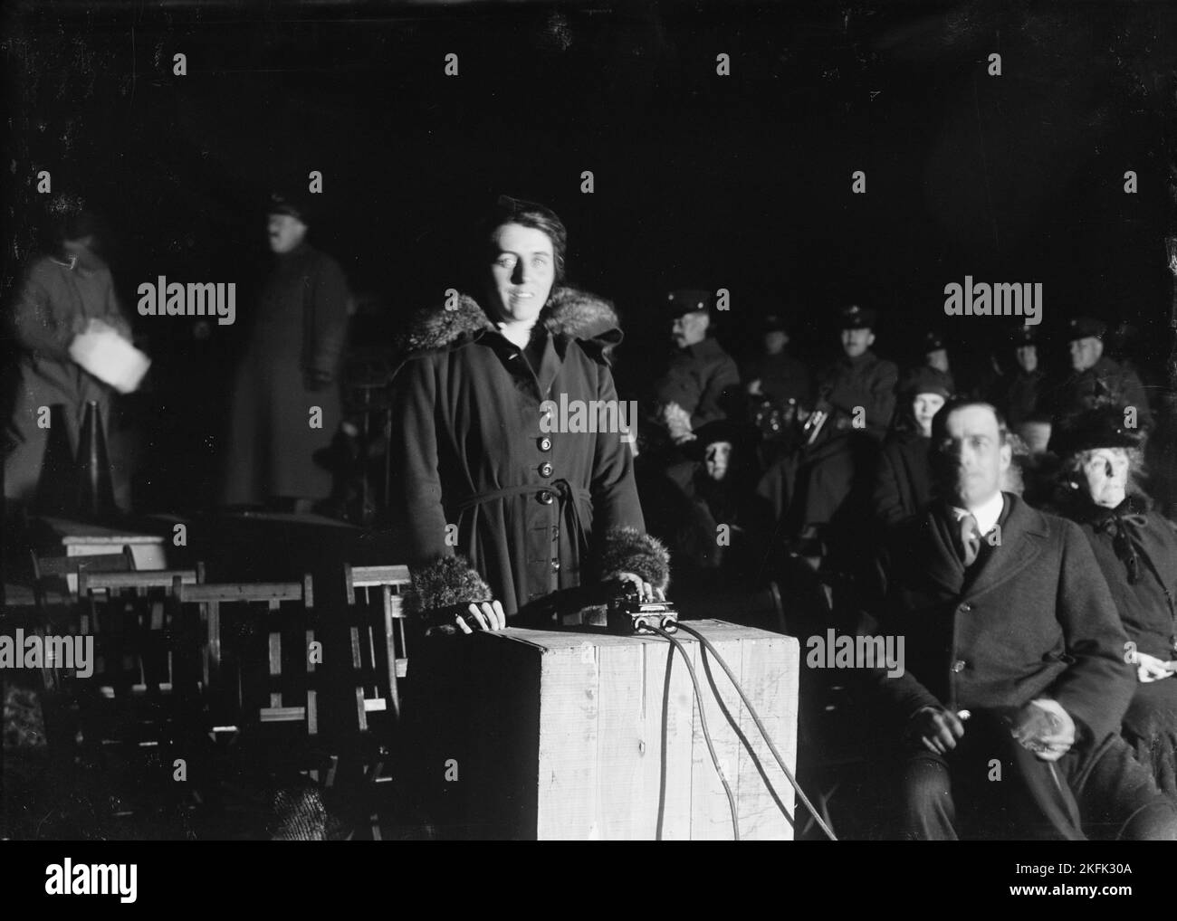 Liberty Loans - Mrs. Mcadoo Lighting Bonfire, 1917 Stock Photo - Alamy
