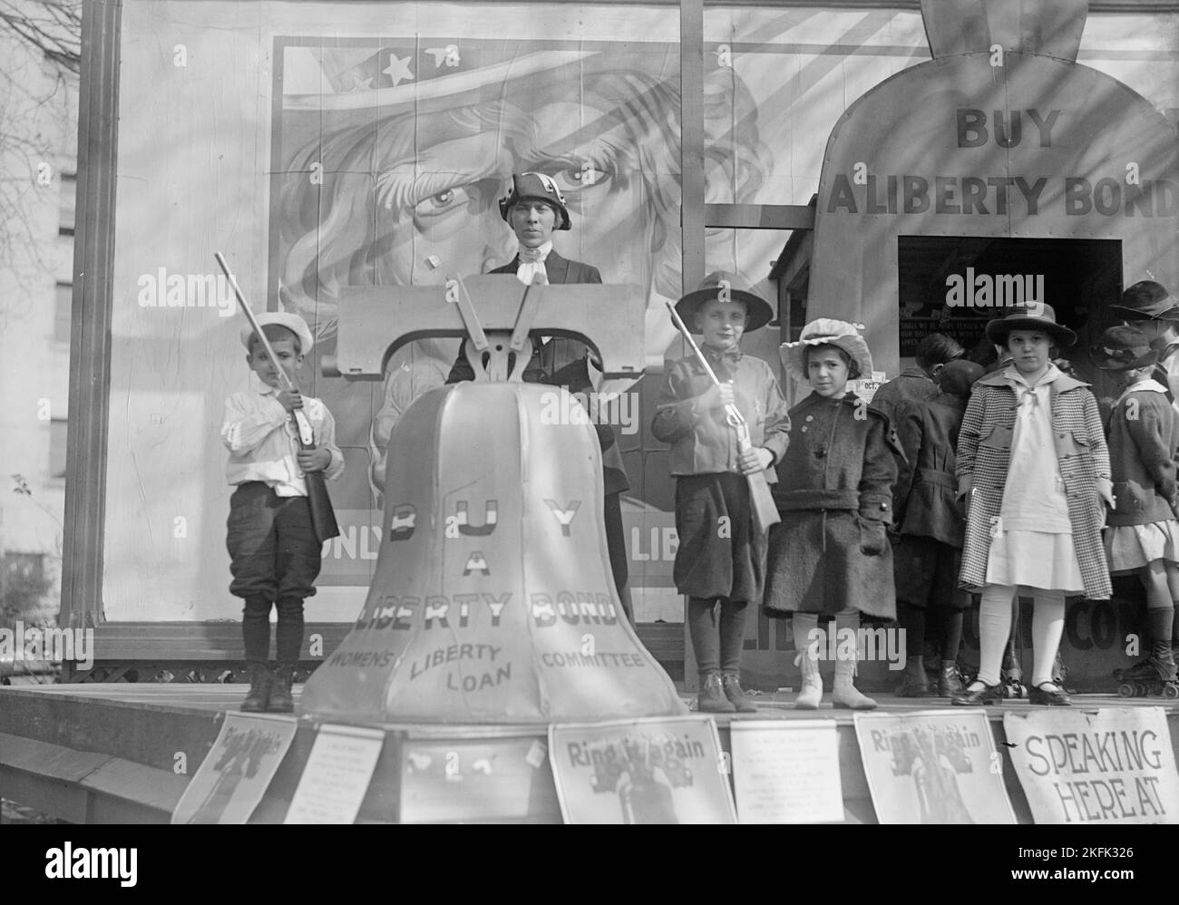 Children the liberty bell hi-res stock photography and images - Alamy