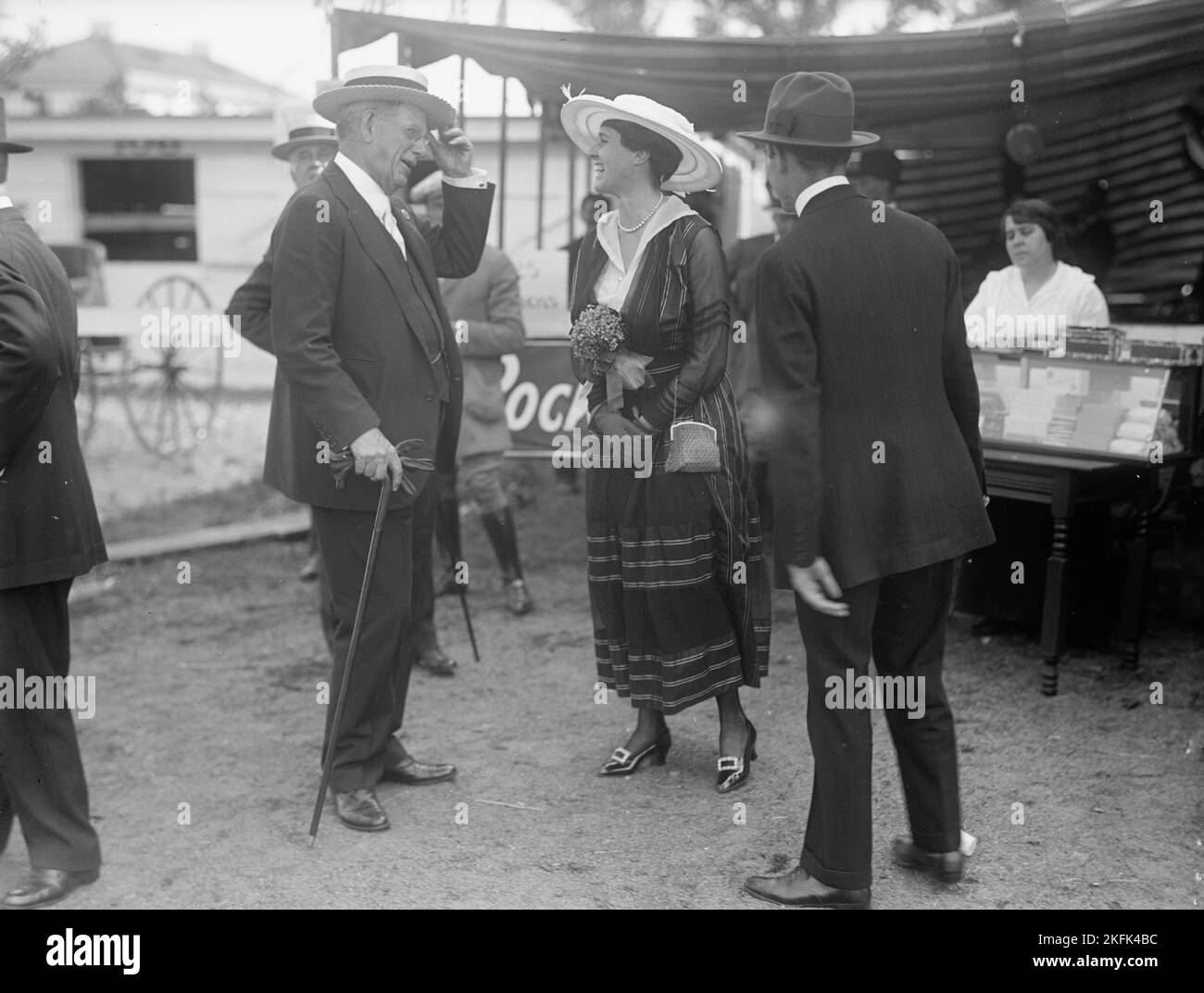 Horse Shows - Judge Moore And Mrs. Hitt, 1916 Stock Photo - Alamy